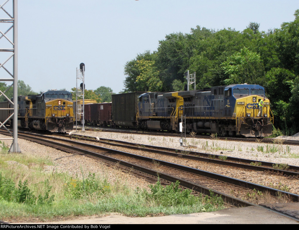 CSX 565 and 15